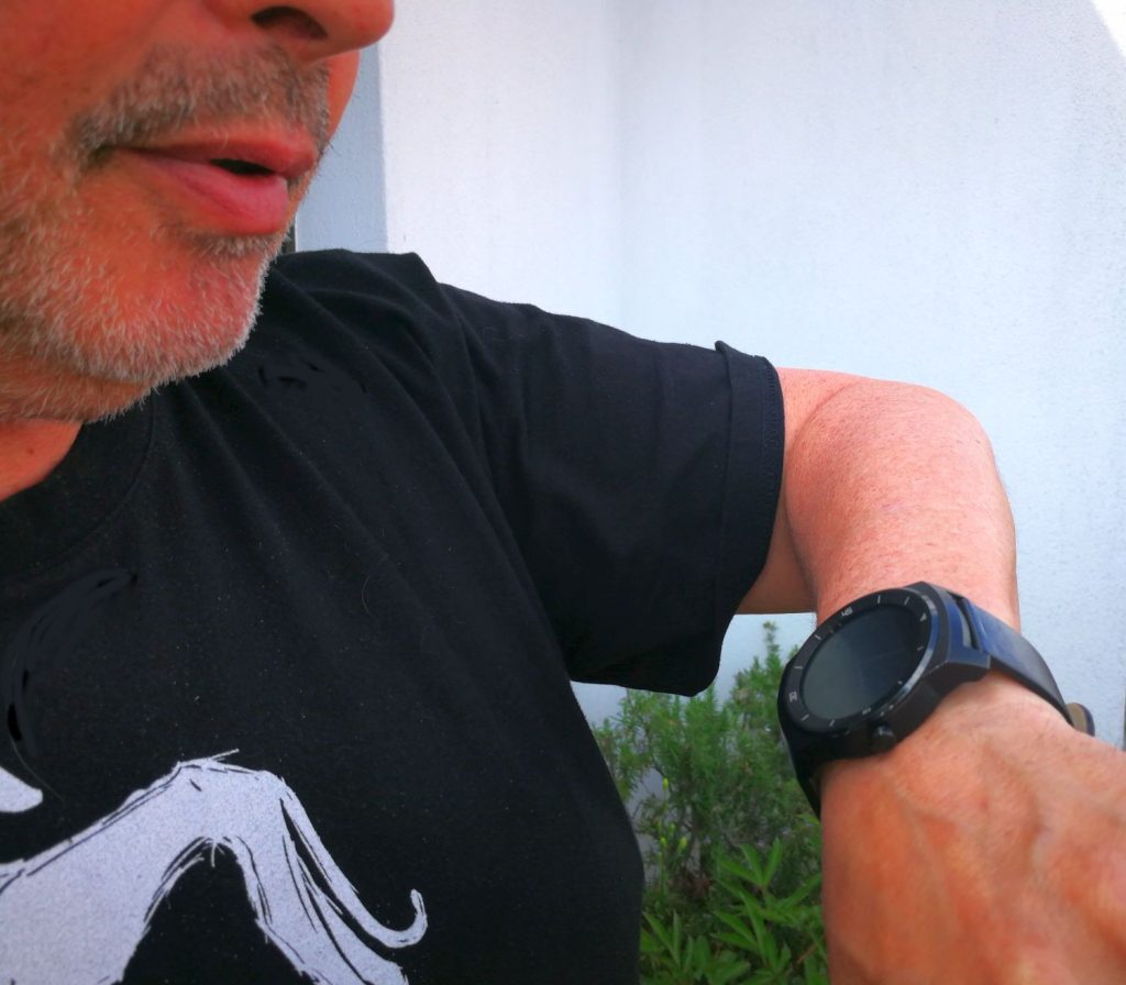 Der Mann, der mit seiner Uhr spricht… | Der Digisaurier